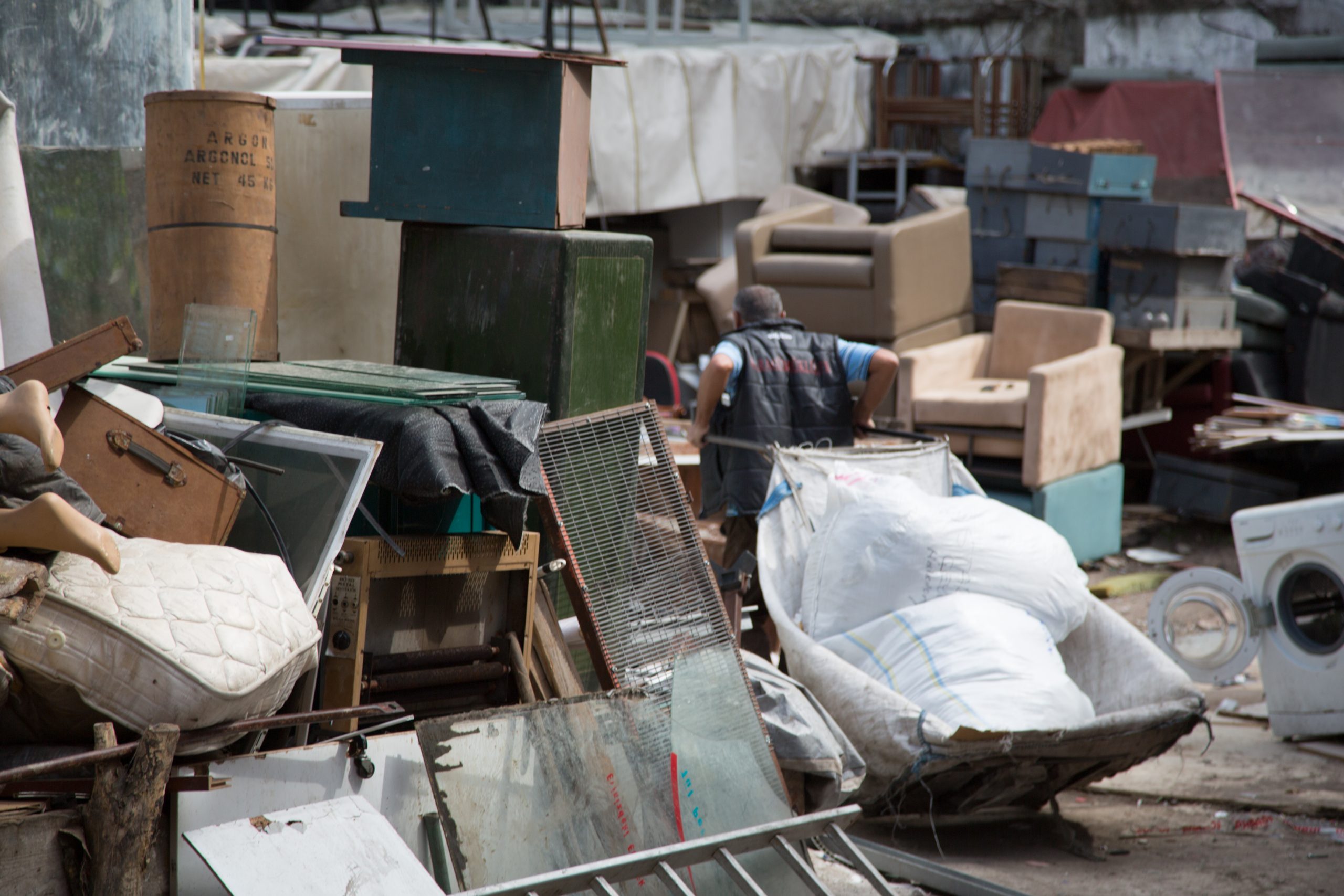 Hauling and Dumping in Pacific Palisades CA | Ashbury